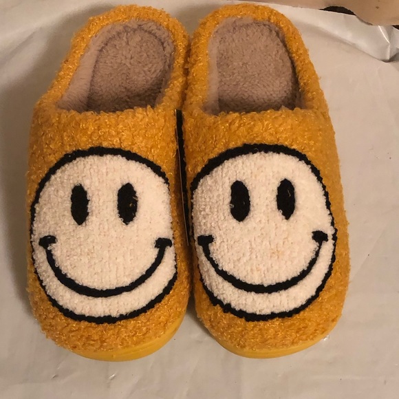 No Brand | Shoes | Smiley Face Fuzzy Slippers | Poshmark